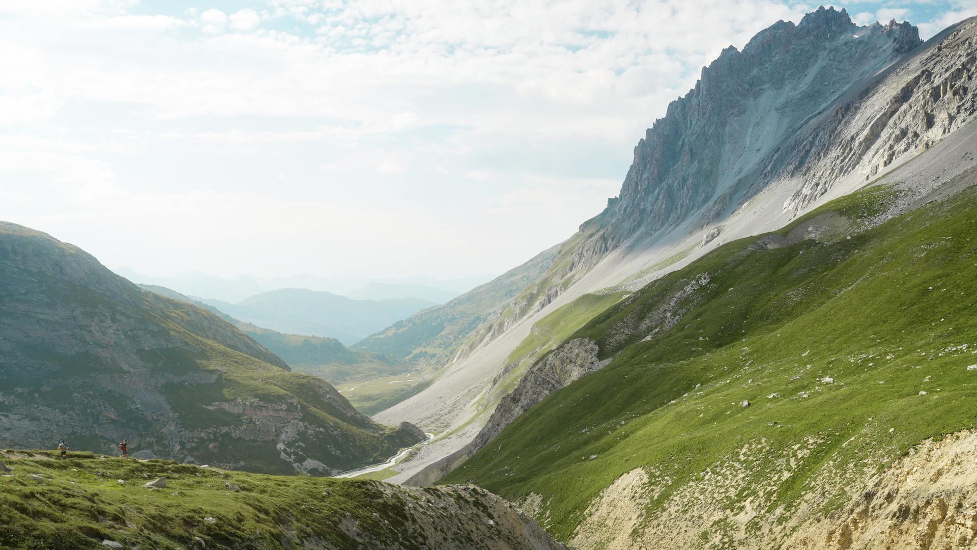 Trek in Les 3 Vallées: The Most Beautiful Alpine Hiking Routes in ...
